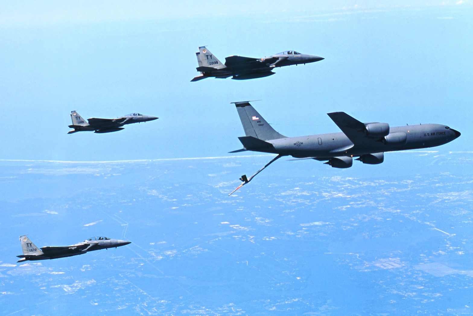 These Airborne Filling Stations Give Aircraft the Fuel to Reach Around ...