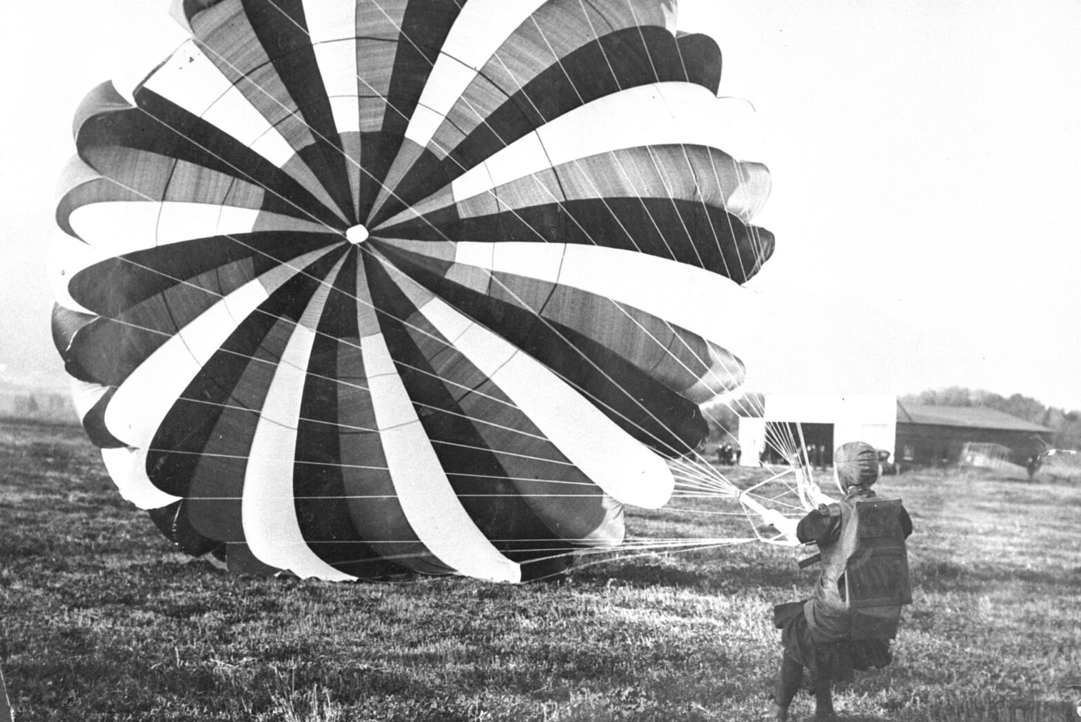 Tiny_Broadwick_open_chute | HistoryNet