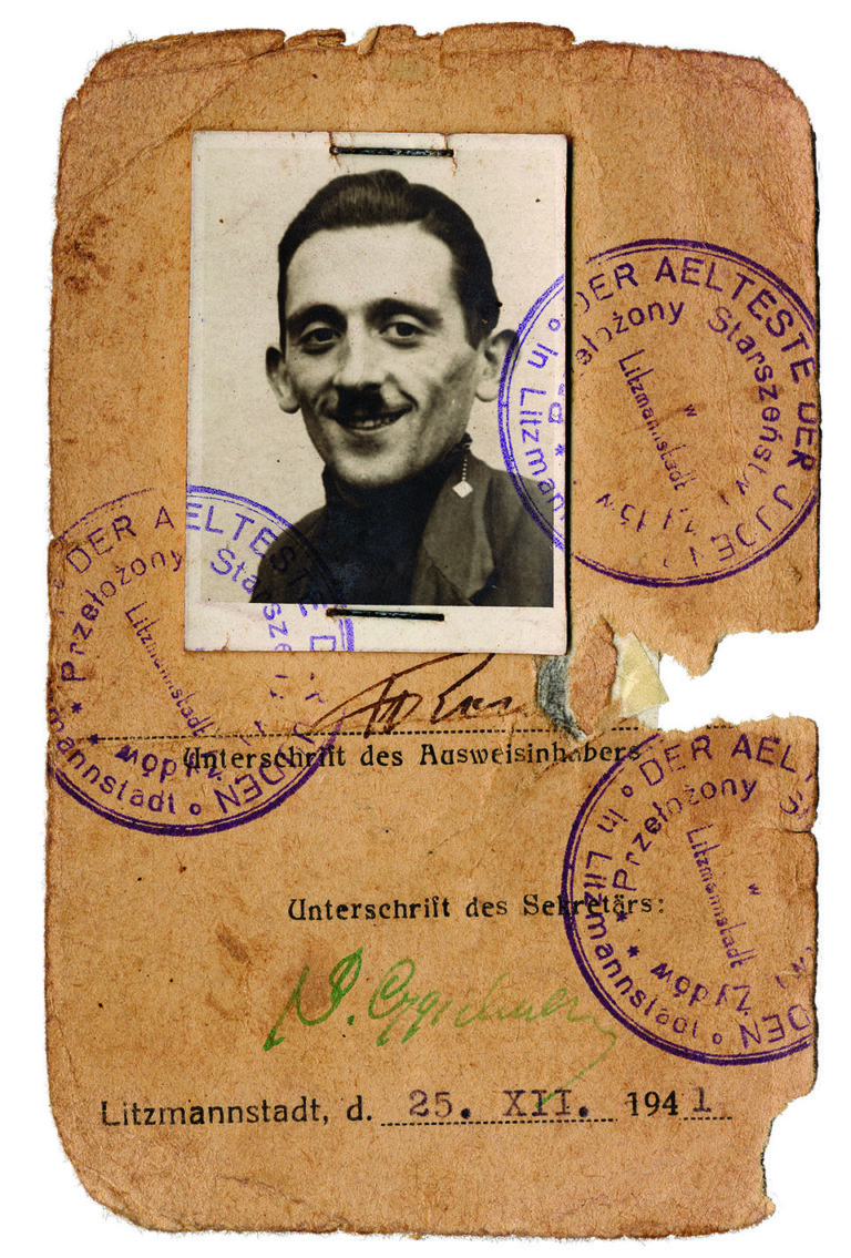 The Clandestine Photos of Henryk Ross at Lodz Ghetto
