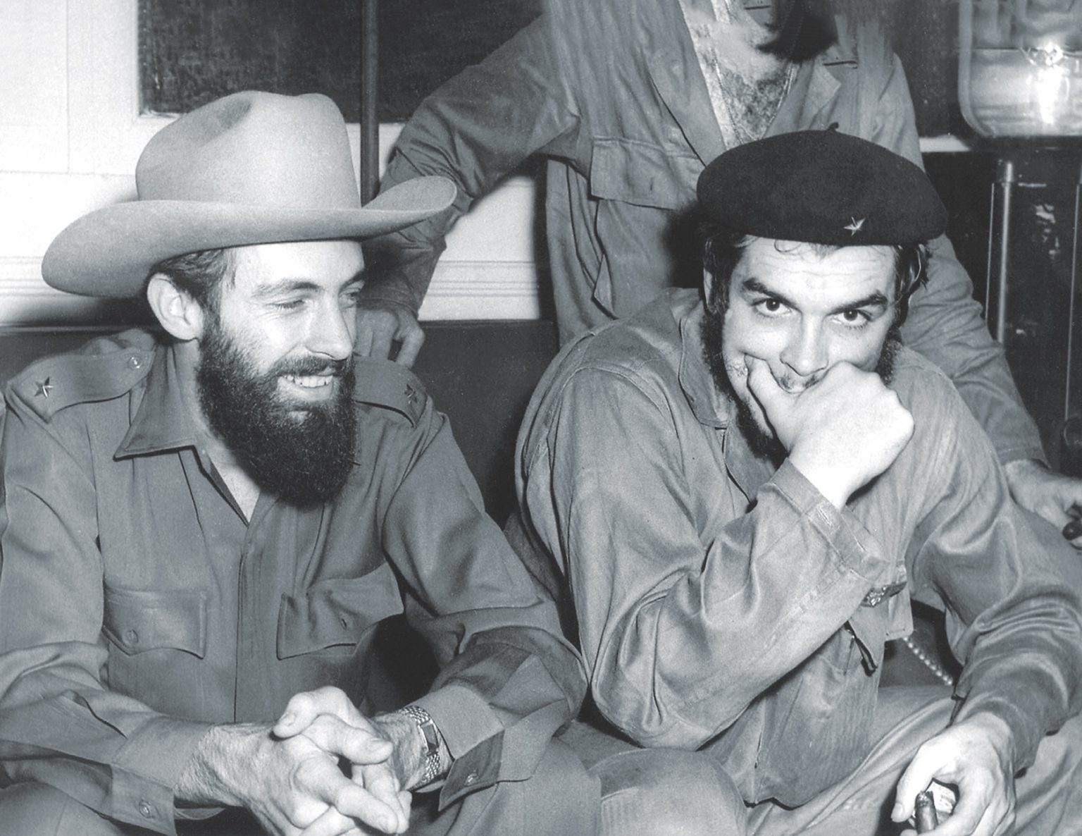 Cuban revolutionaries Camilo Cienfuegos and Ernesto “Che” Guevara ...