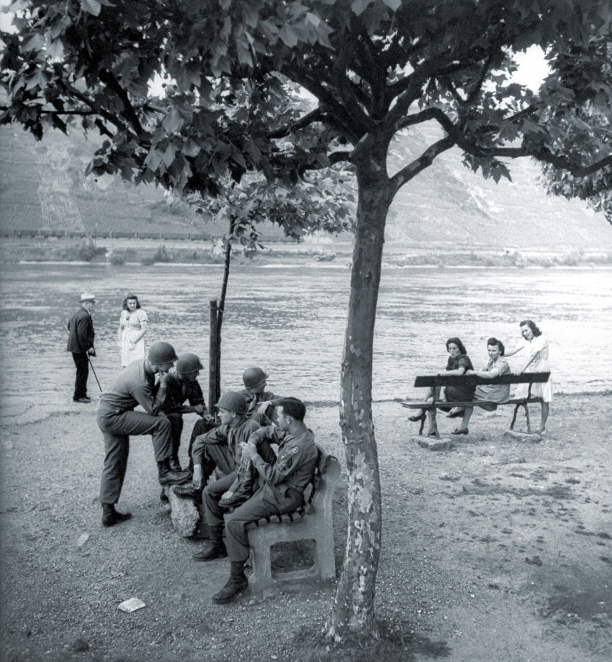 Fraternization of American troops with G | HistoryNet