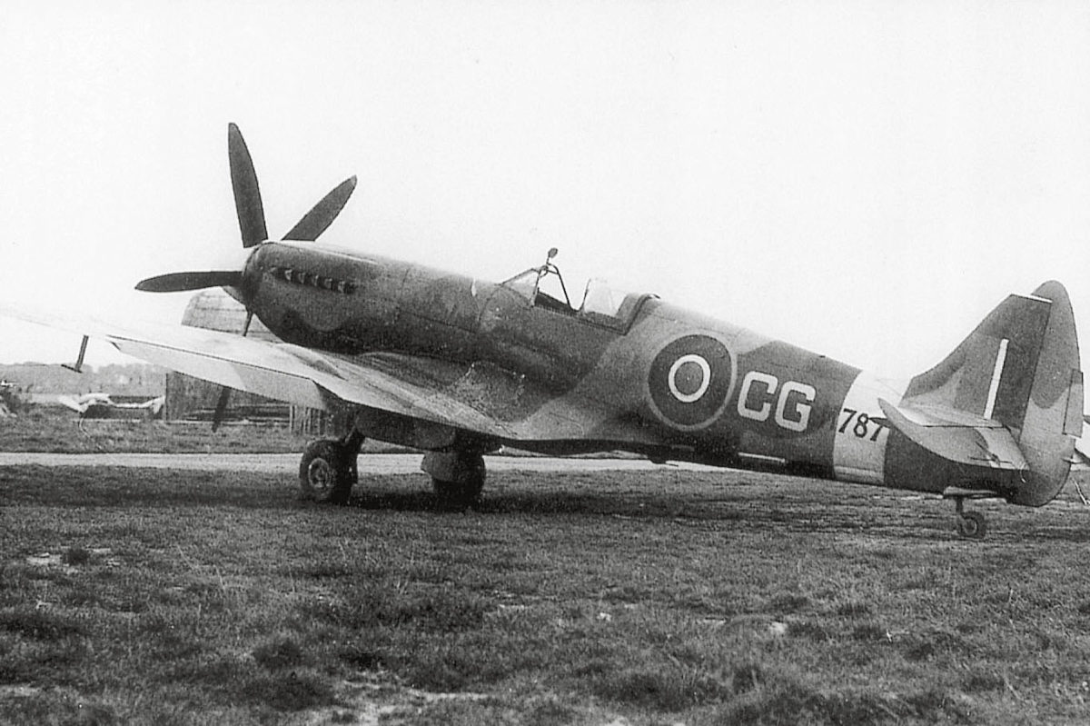 Spitfire Ace Colin Gray: High Flying Kiwi